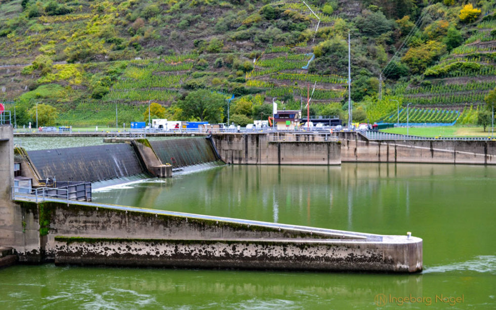 Schleusenvorgang an der Schleuse St. Aldegund
